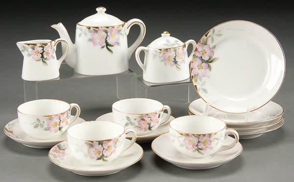 505: A 15 PIECE NORITAKE AZALEA PORCELAIN CHILD'S TEA