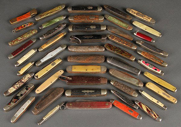 A COLLECTION OF 130 VINTAGE POCKET KNIVES