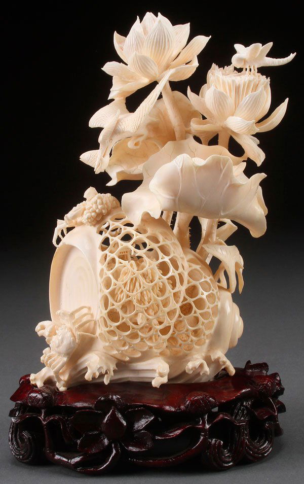 A VERY FINELY CARVED CHINESE IVORY FIGURAL GROUP,