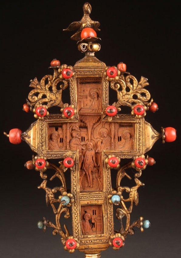 A VERY FINE GREEK CARVED WOOD CROSS, MT ATHOS : Lot 111