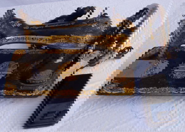 239: Antique Singer Sewing Machine Patented 1891-1899