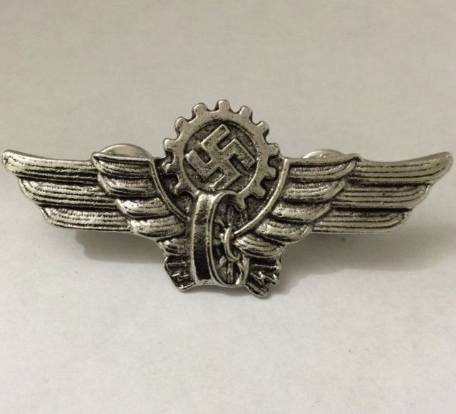 German NAZI Swastika Wings - Soldiers Uniform Pin