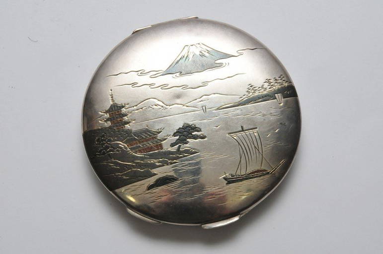 A Japanese Silver Compact Circa 1920s/30s Finely Detail