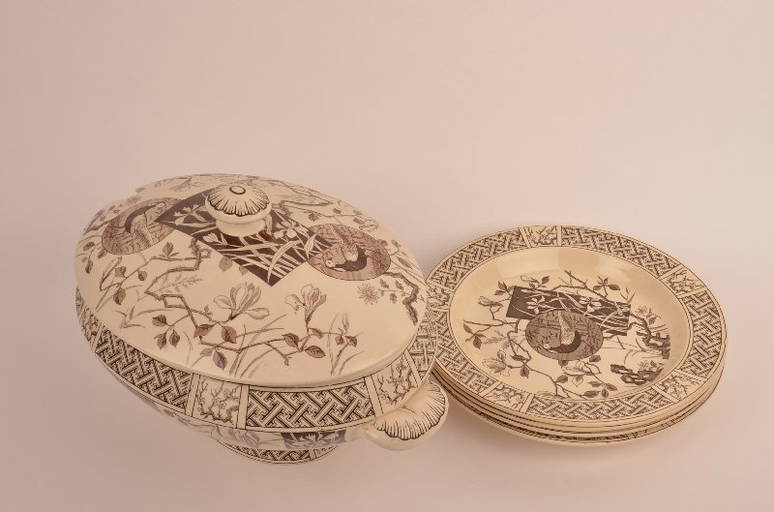 Minton English Ironstone Oval Soup Tureen And 4 Plates.