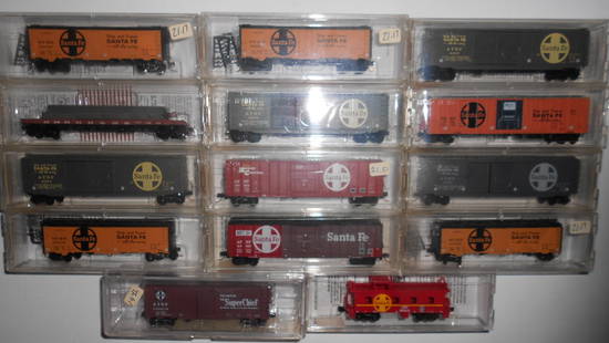 Group Of 14 Bachmann N Gauge Freight Cars