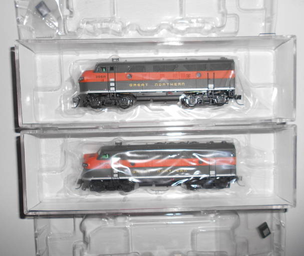 N Scale Intermountain 2 Great Northern F3a Diesels