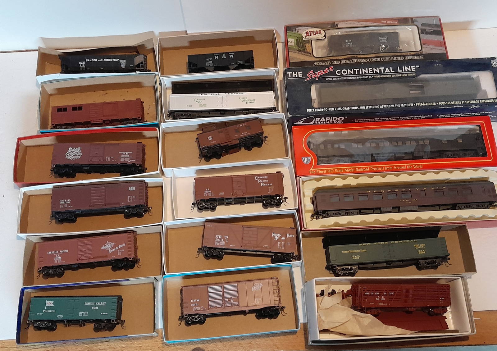 Ho Scale 18 Cars Ready-to-run Some Boxed Auction