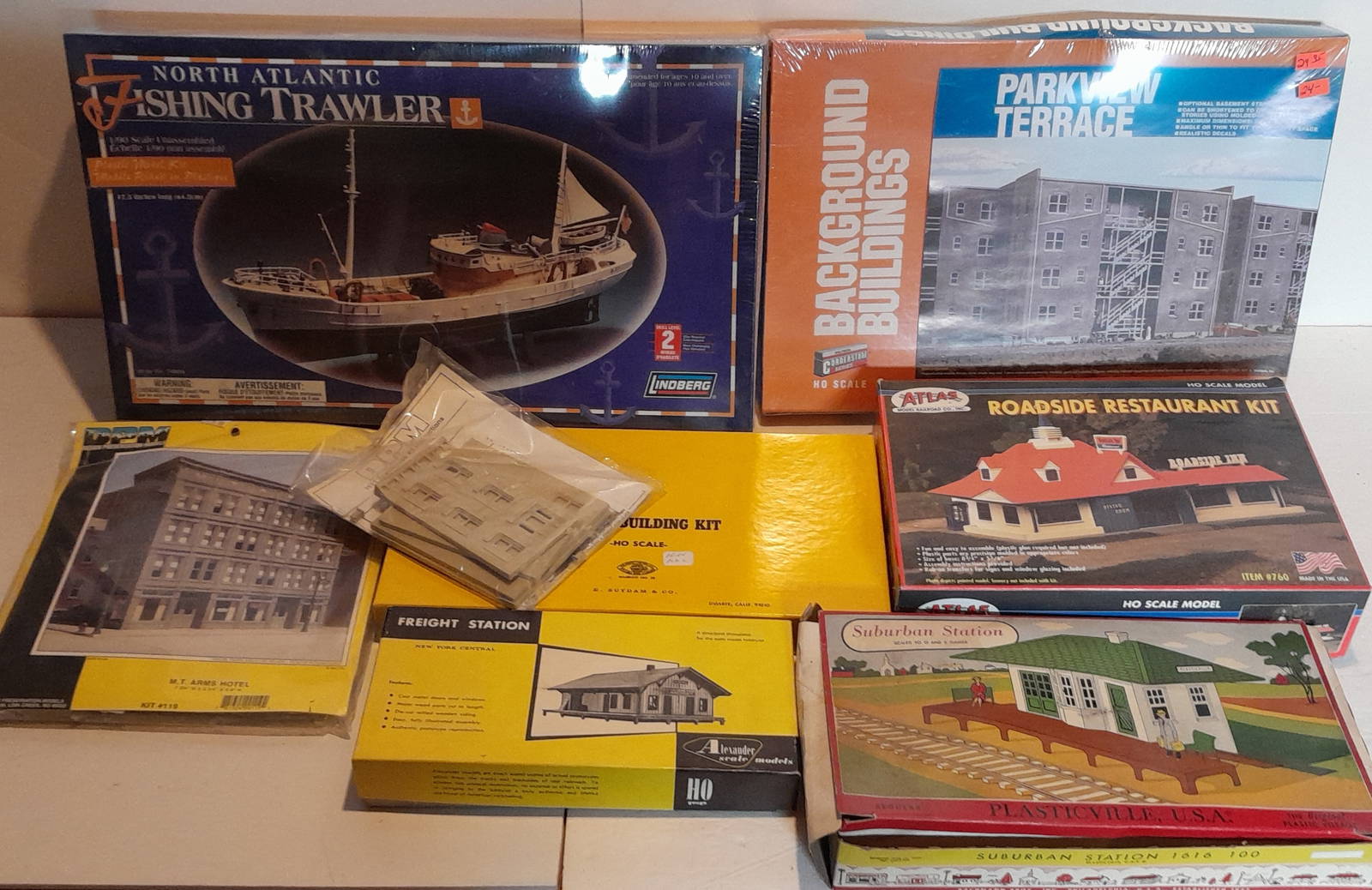 Ho Scale 7 Structure Kits. One Is 1:90 Scale Boat Auction