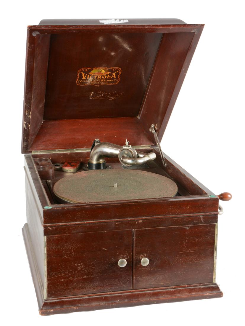 Victrola Style VV-IX Tabletop Phonograph Player.