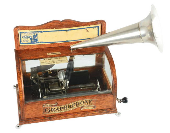 5¢ Columbia Phonograph Type Bs Graphophone With Horn.