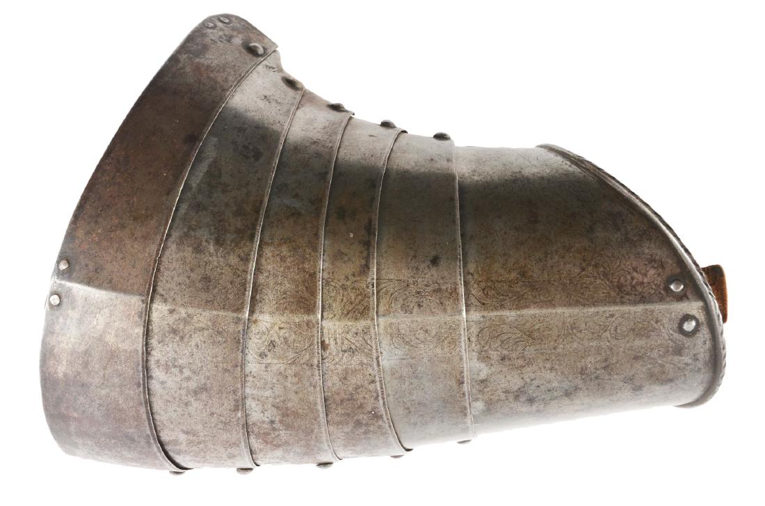 Rare Late 16th Century Etched Pauldron For The Right