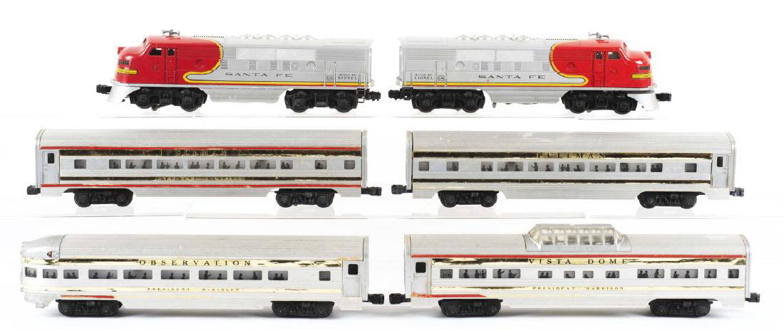 Lot Of 6: Lionel Santa Fe Train Set & 4 Passenger Cars.