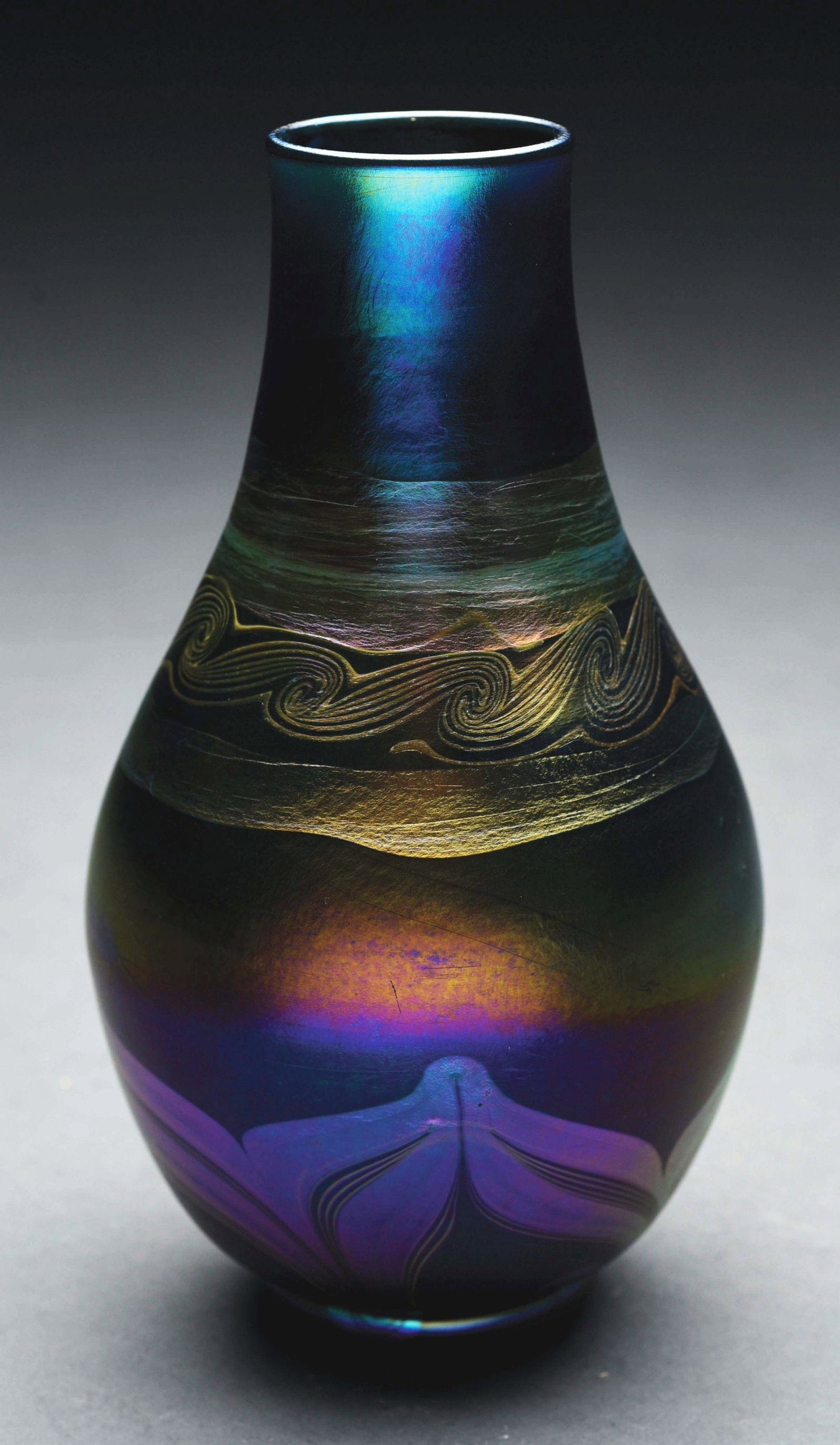 TIFFANY ART GLASS VASE. - Jul 15, 2020 | Dan Morphy Auctions in PA