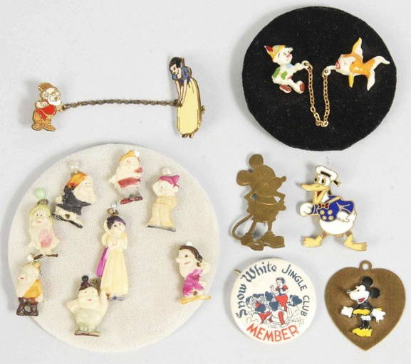 Lot Of Disney Vintage Pins And Buttons