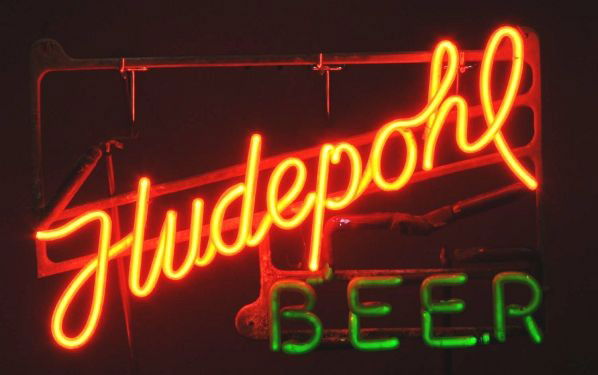1660: Hudepohl Beer Neon Sign.