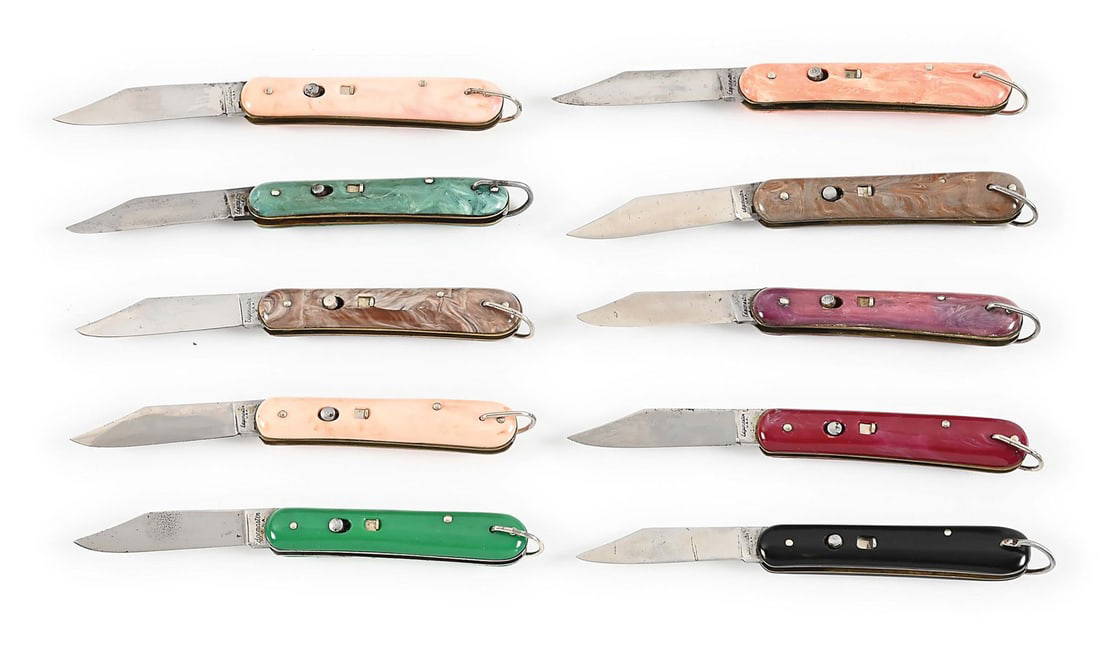 Lot Of 10: Edgemaster Automatic Knives In Display Case. Auction