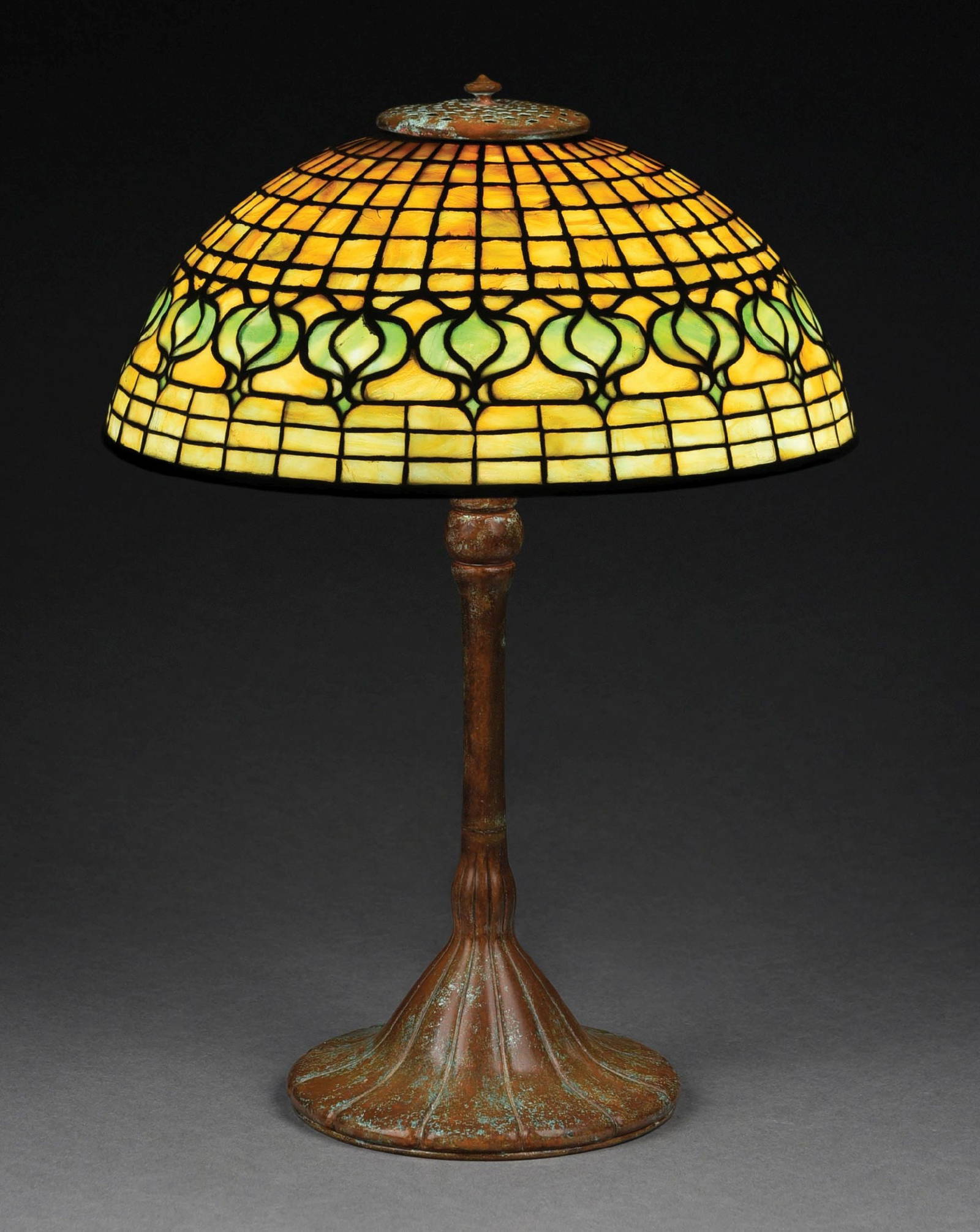 Tiffany Studios Pomegranite Leaded Glass Table Lamp - Dec 18, 2024 ...