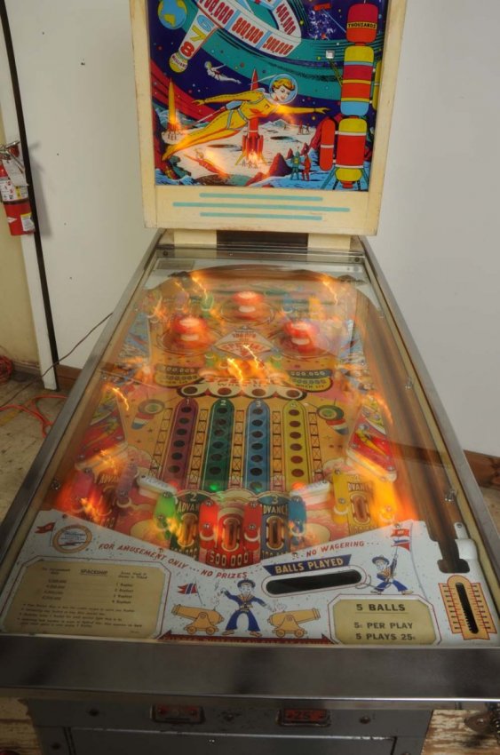 1961 Williams Space Ship Pinball Machine. : Lot 913