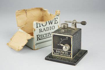 Vintage Howe Radio Receiver.