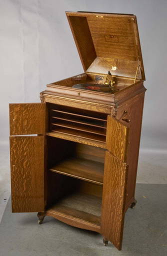 Victrola Xvi 78 Rpm Floor Model Record Player