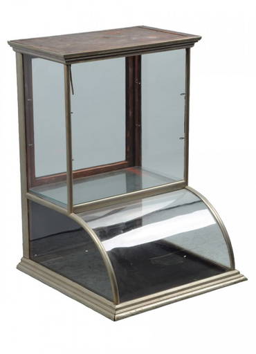 Curved Glass Countertop Tower Display Showcase