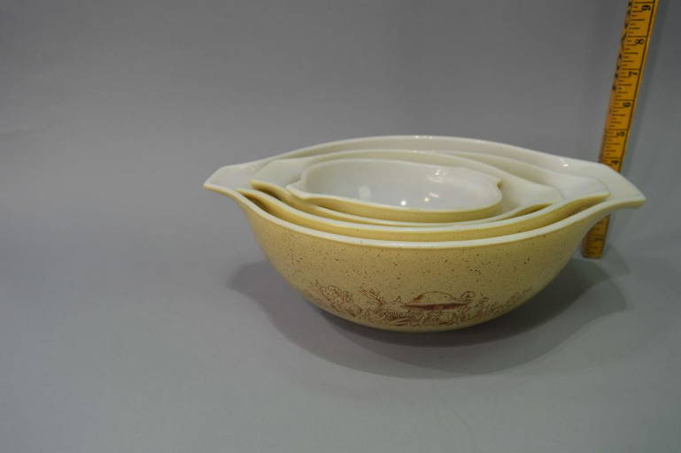 Graduated Set Of Pyrex Mushroom Mixing Bowls
