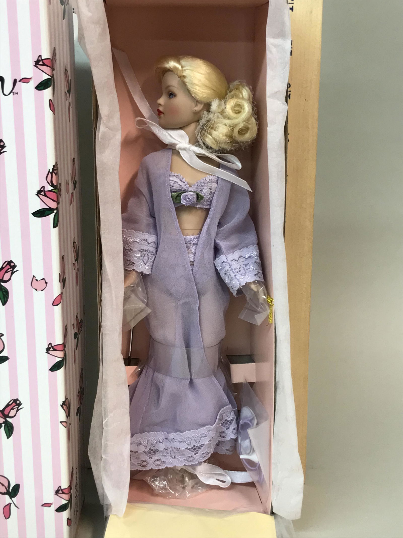 Tonner Tiny Kitty Collier Lounging In Style Doll