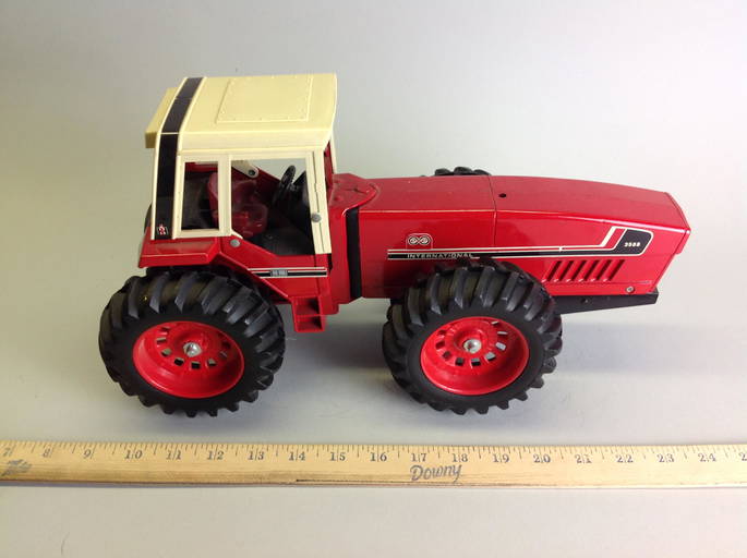 Vintage Ertle Ih 3588 2+2 Tractor