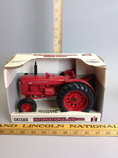 Ertl 1/16 Diecast International 600 Diesel Tractor