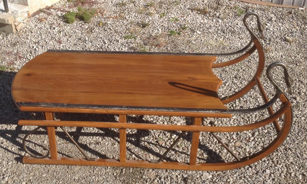 Tell City Swan Sled Style Coffee Table - Dec 04, 2022 | AAA Auction ...