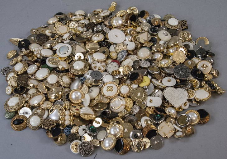Large Collection Of Vintage Clothing Buttons