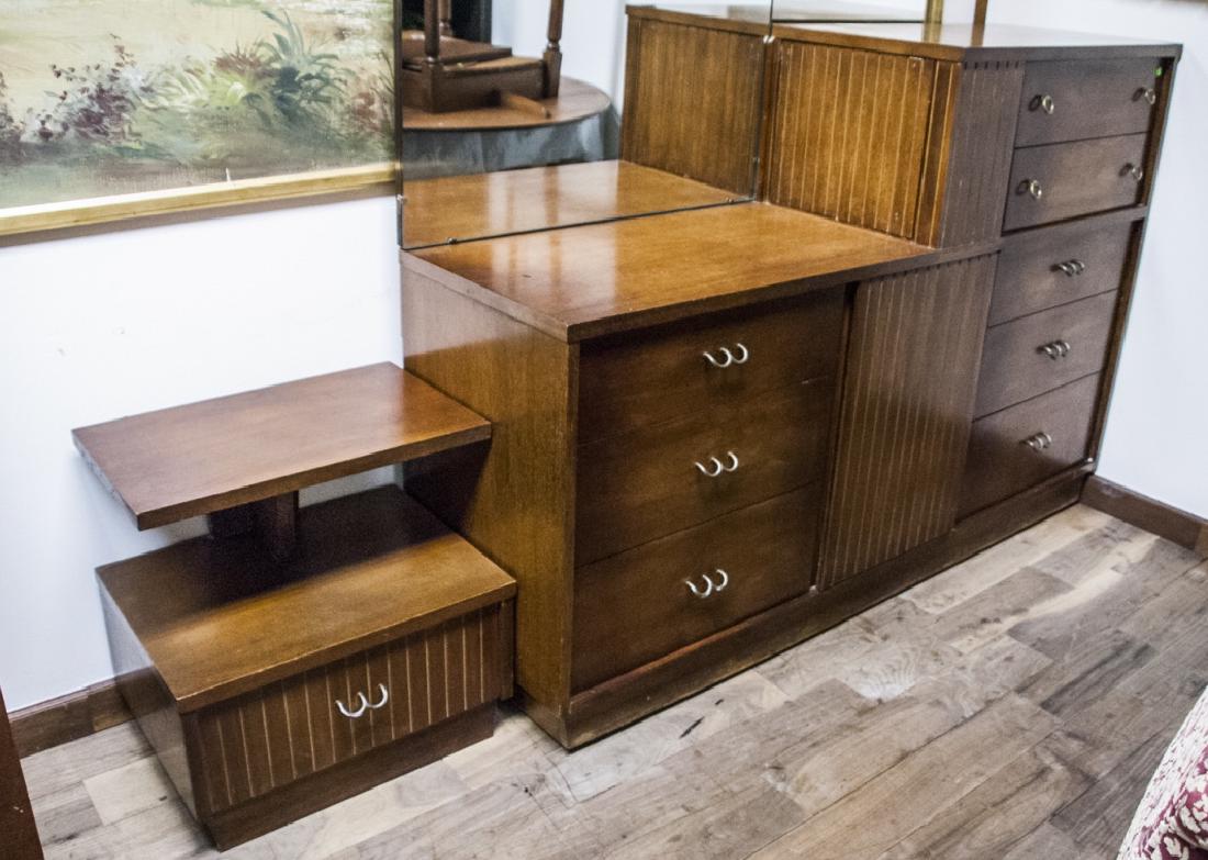 Mid Century Mengel Furniture Bedroom 3 Piece Set