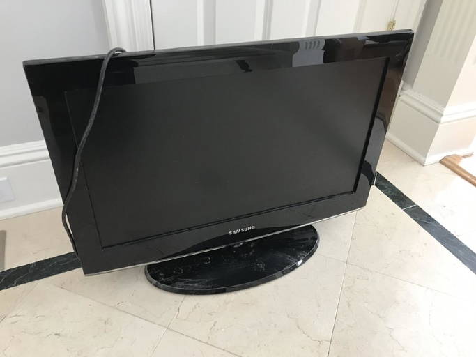 Samsung Flat Screen 26 Inch Television on Stand - Mar 30, 2019 ...