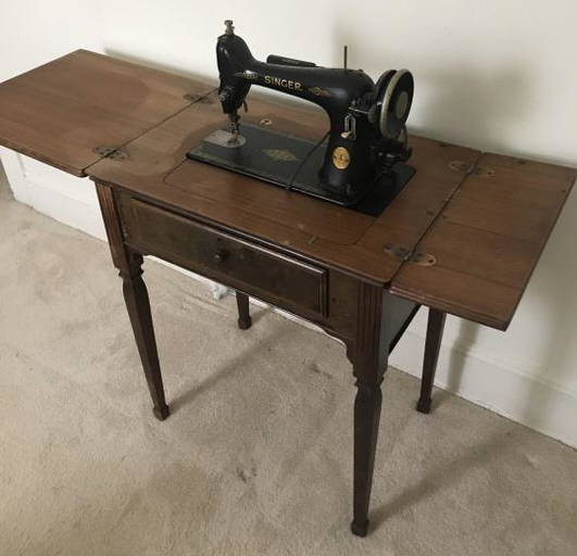 Antique Singer Sewing Machine In Fitted Table