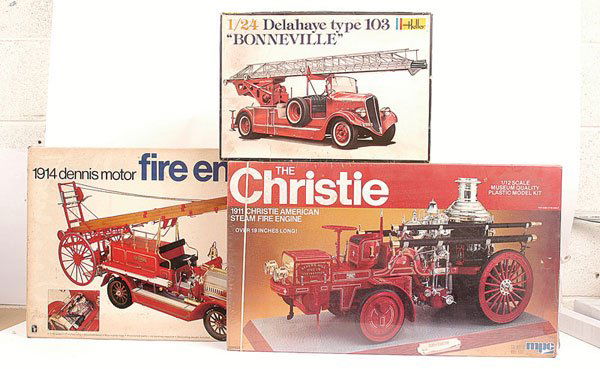 1702: Entex 1914 Dennis Motor Fire Engine Plastic Kit