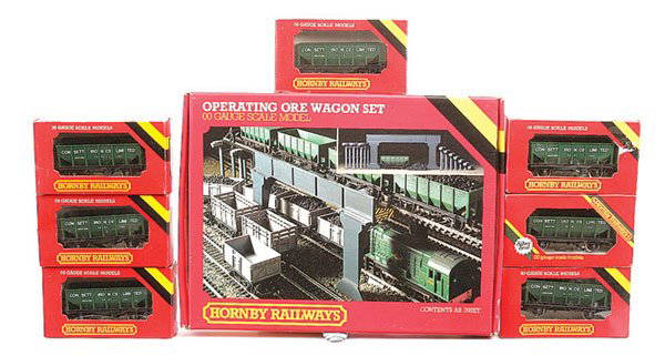 Hornby Railways R415 Operating Ore Wagon Set