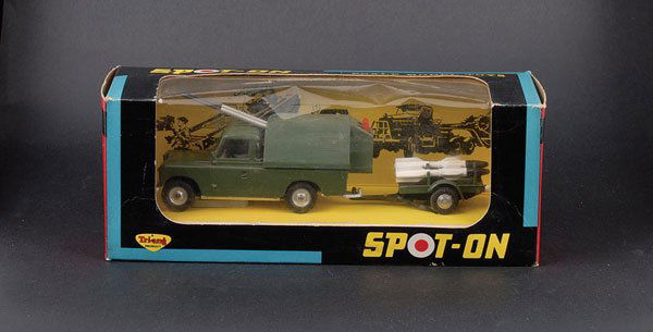 1374: Spot-on 419 Military Land Rover Rocket Launcher
