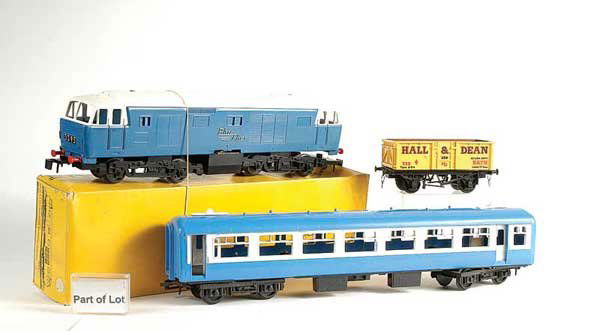 4486: Triang Big Big Train Blue Flyer Loco Coaches