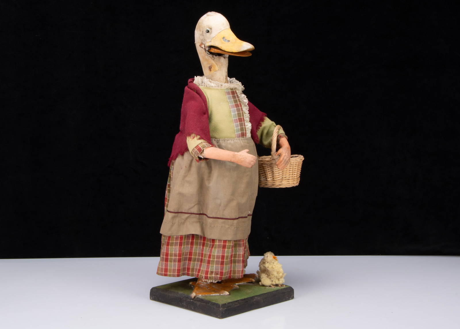 A German Clockwork Nodding Lady Duck 1920-30s, Auction