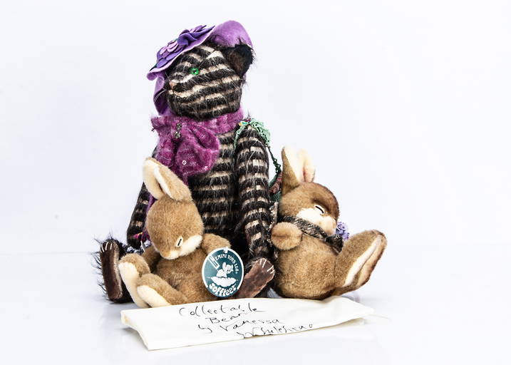 A Venessa Whitehead Artist Cat,