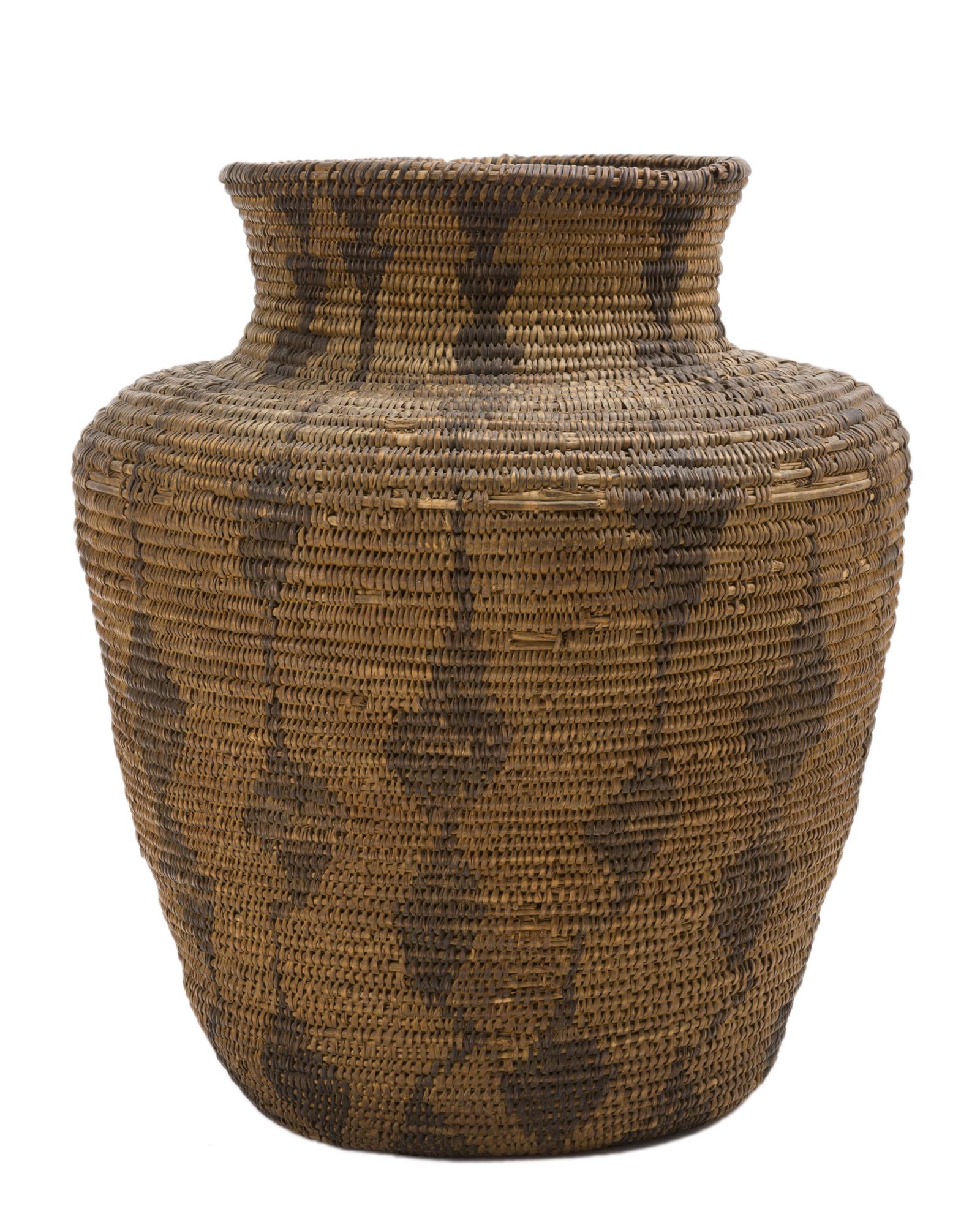 An Apache olla - Nov 03, 2019 | John Moran Auctioneers, Inc. in CA