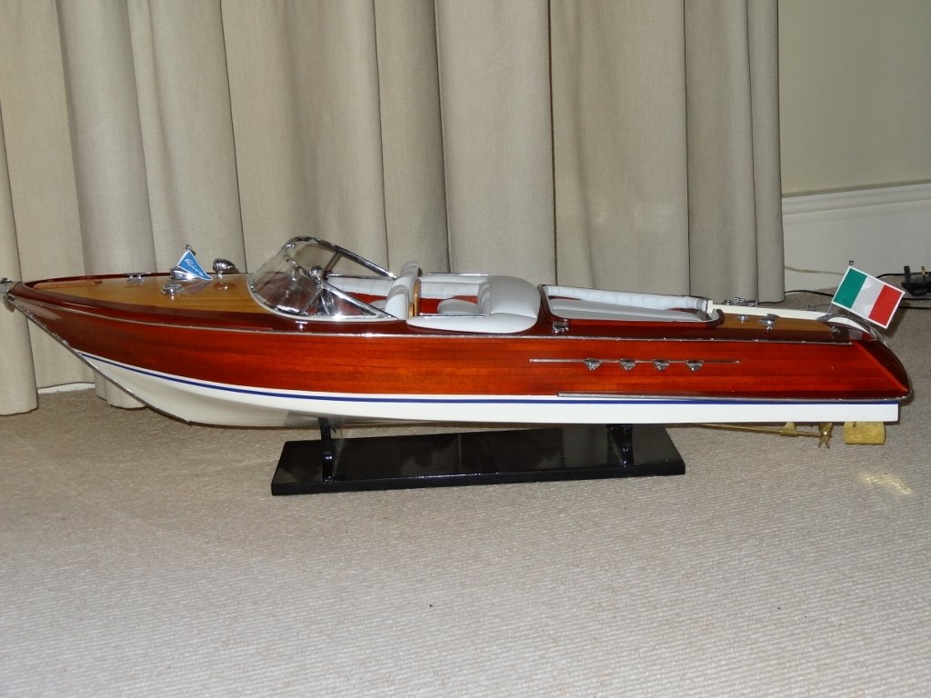 Riva Aquariva 36" Model Boat - Nov 15, 2013 | Silverstone Auctions in ...