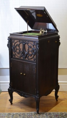 BRUNSWICK "ULTONA" FLOOR MODEL GRAMOPHONE