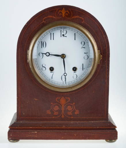 New Haven Clock Co. Mantle Clock