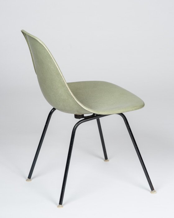 A Molded Fiberglass Chair by Cole Steel : Lot 10
