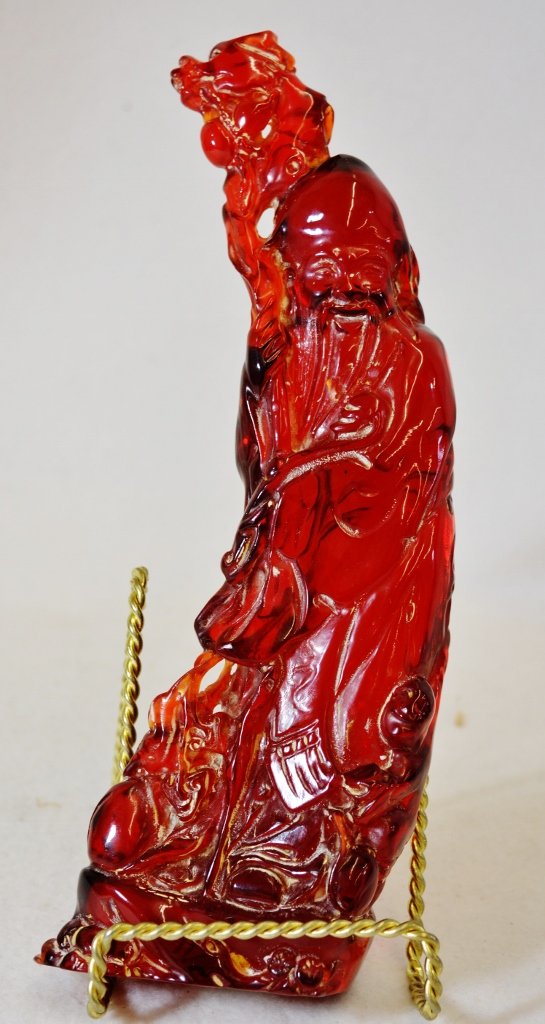1920s CHINESE HD CARVED RICH AMBER CONFUCIUS FIGURINE