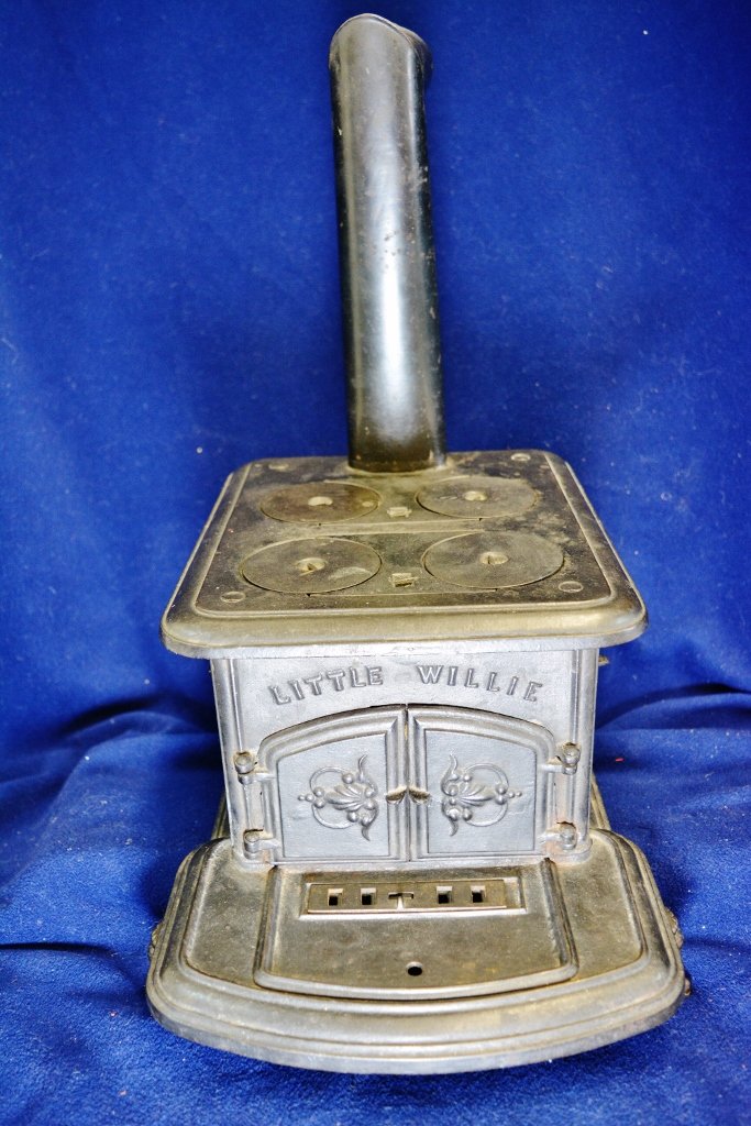 1885-87 ABBOTT NOBLE LITTLE WILLIE 3 DOOR CHILDS STOVE
