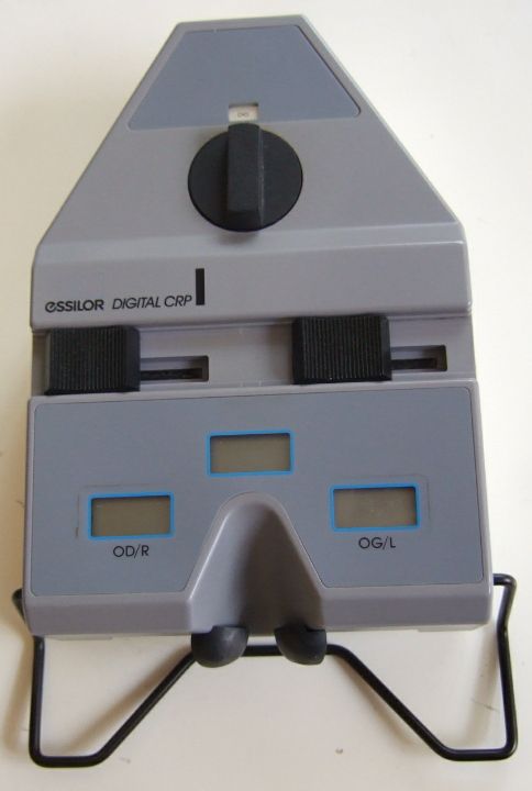 3026: Essilor Digital Corp Vision Machine with Case, 9