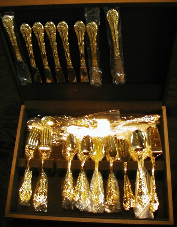 2189: GoldWare Flatware Set in Box, 8 Place Setting, Ex