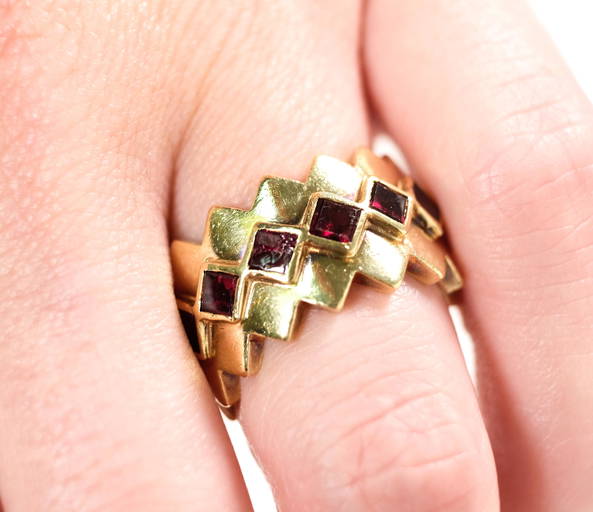 18K Vintage Tiffany & Co. Garnet Finger Trap Ring (#0116) on Jan 15 ...